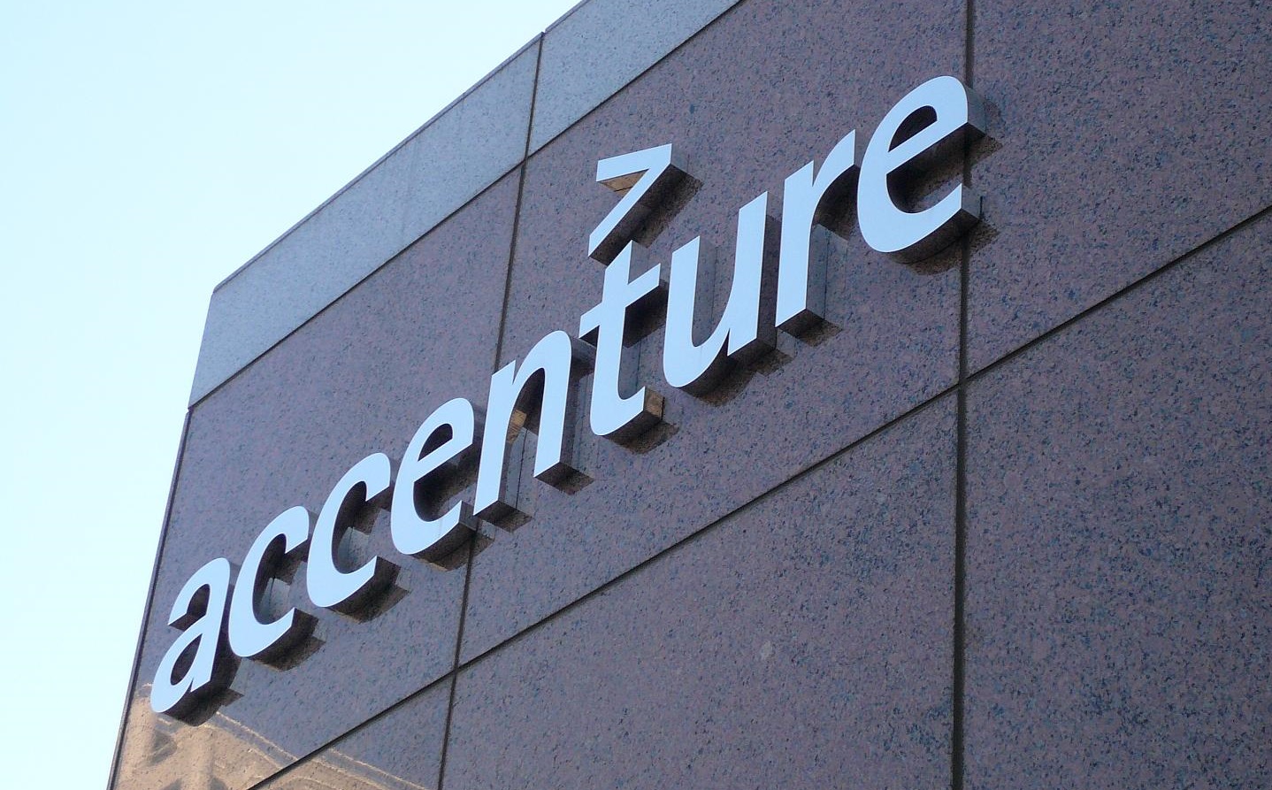 Accenture introduces electric vehicles in transportation fleet in India ...